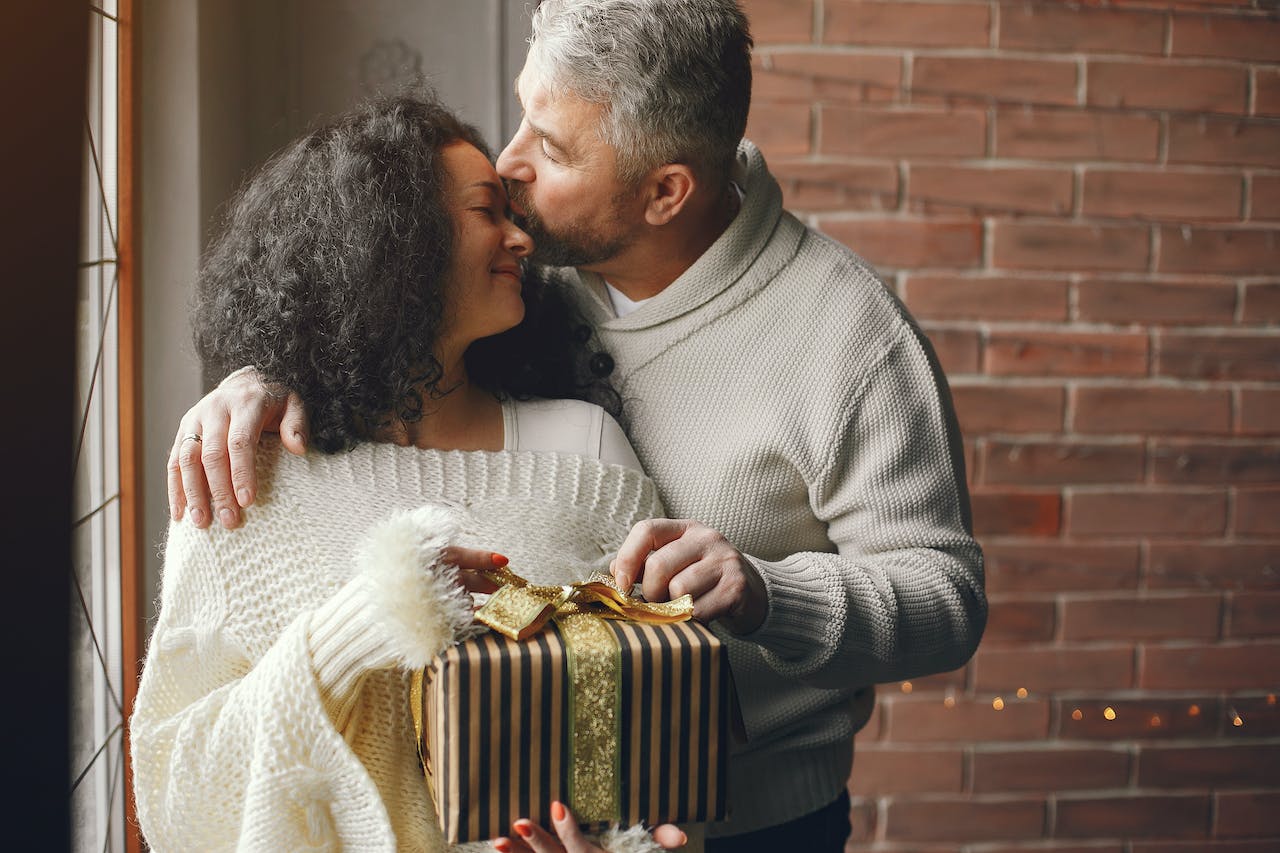 Most Memorable Gifts for Couples - Posh Classy Mom